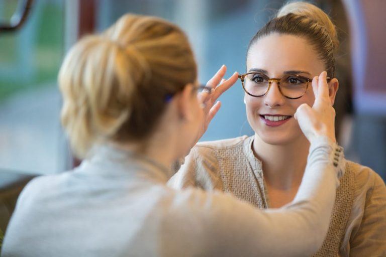 Berufsbild Optiker: Was macht ein Augenoptiker?